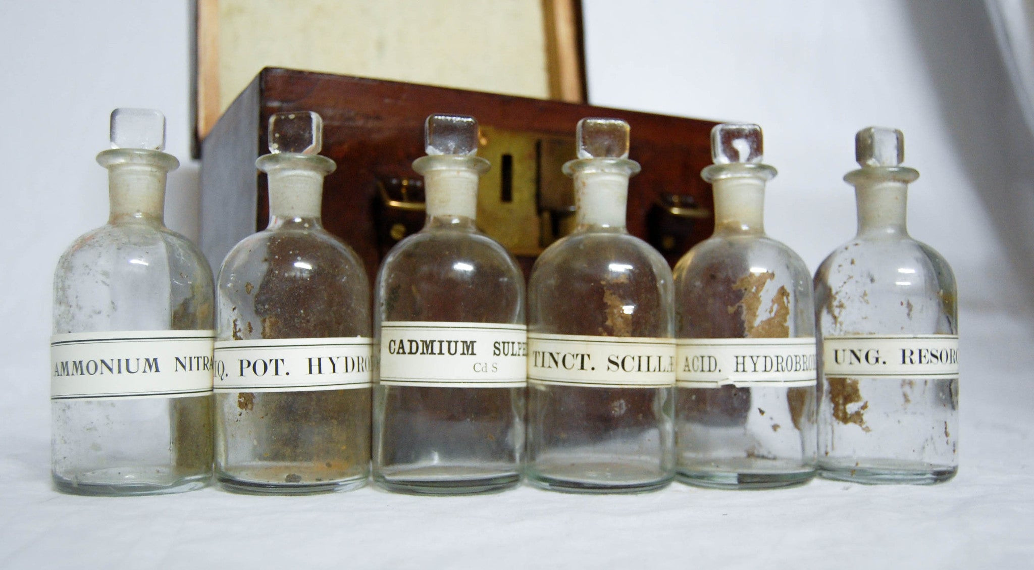 Victorian Military Campaign Ammunition Chemistry Set with Royal ...